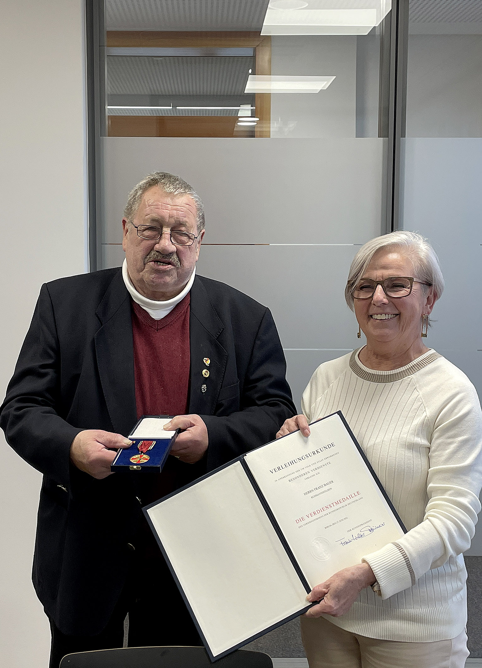 Verdienstmedaille für Franz Bauer – Landkreis Regen