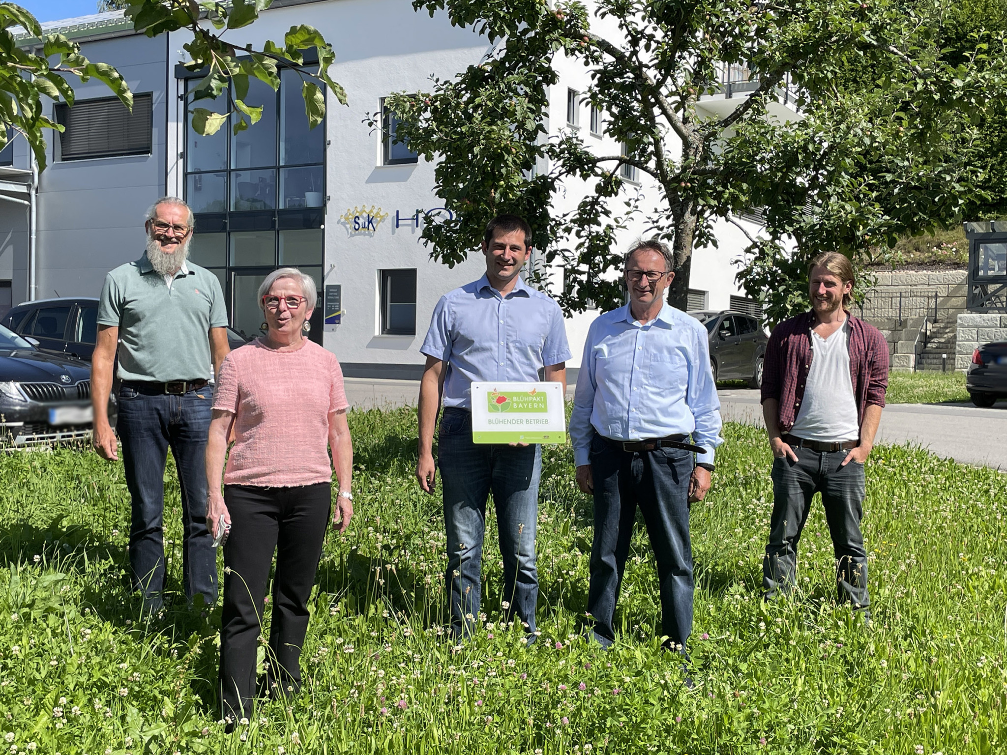 Es summt und blüht bei der Firma Hock - Landkreis Regen Es summt und blüht bei der Firma Hock - Landkreis Regen